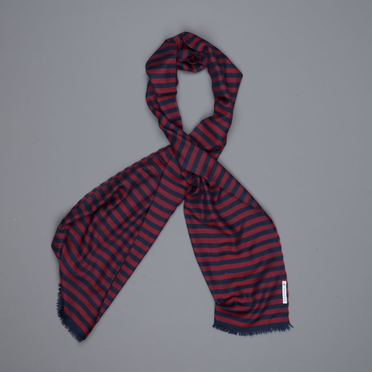 Alex Begg Wispy woven stole cashmere Gill in Red – Frans Boone Store